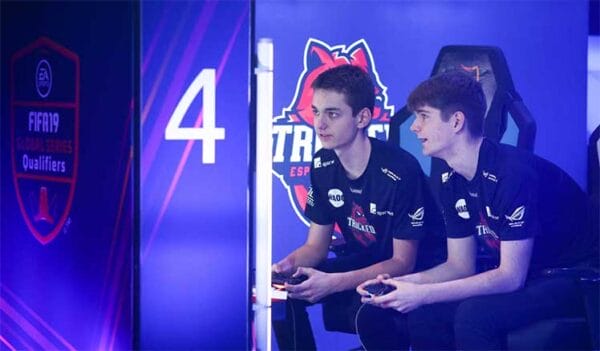 Forward-Leaning Gamer Postures: Rated By Physical Therapists